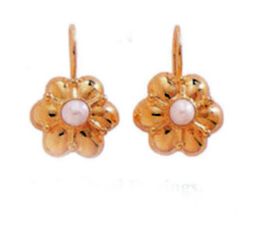 Lydia Pearl Earrings : Museum of Jewelry