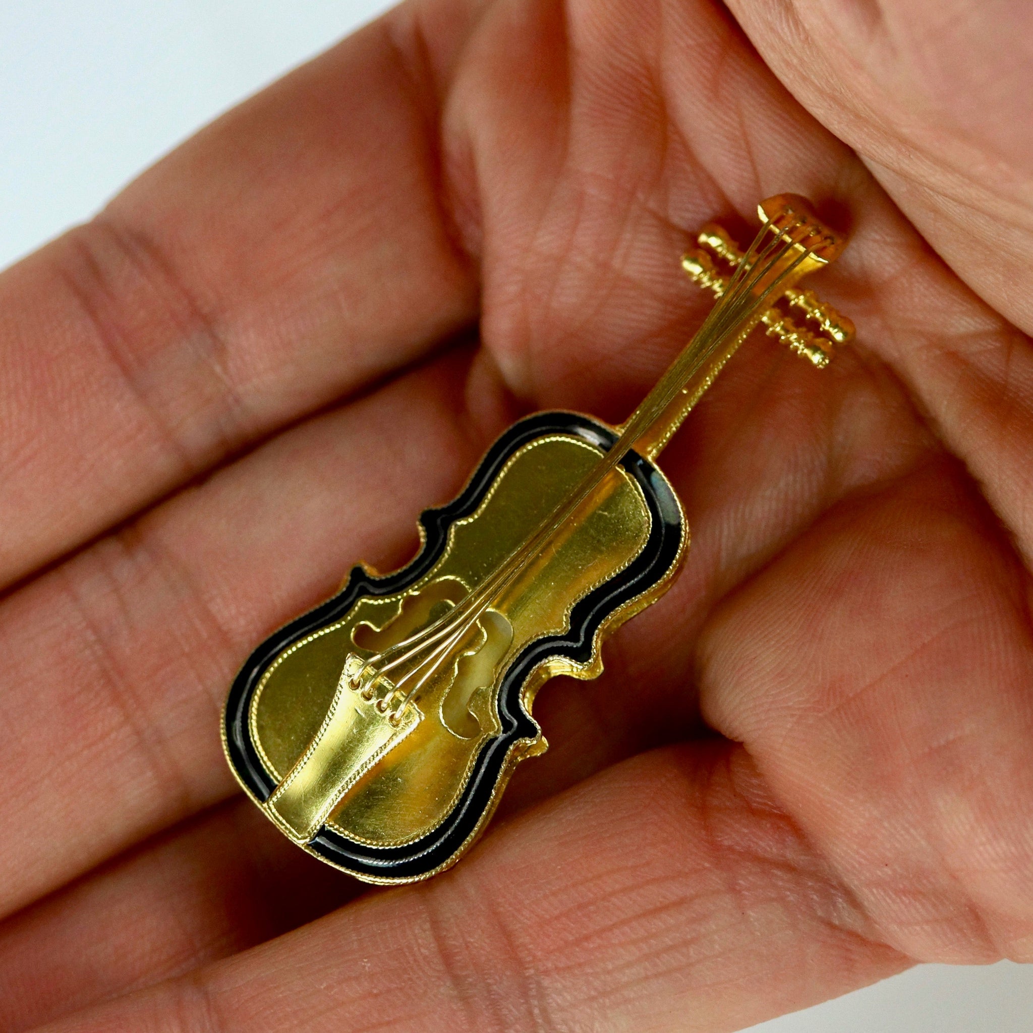 Stradivarius Violin Brooch : Museum of Jewelry