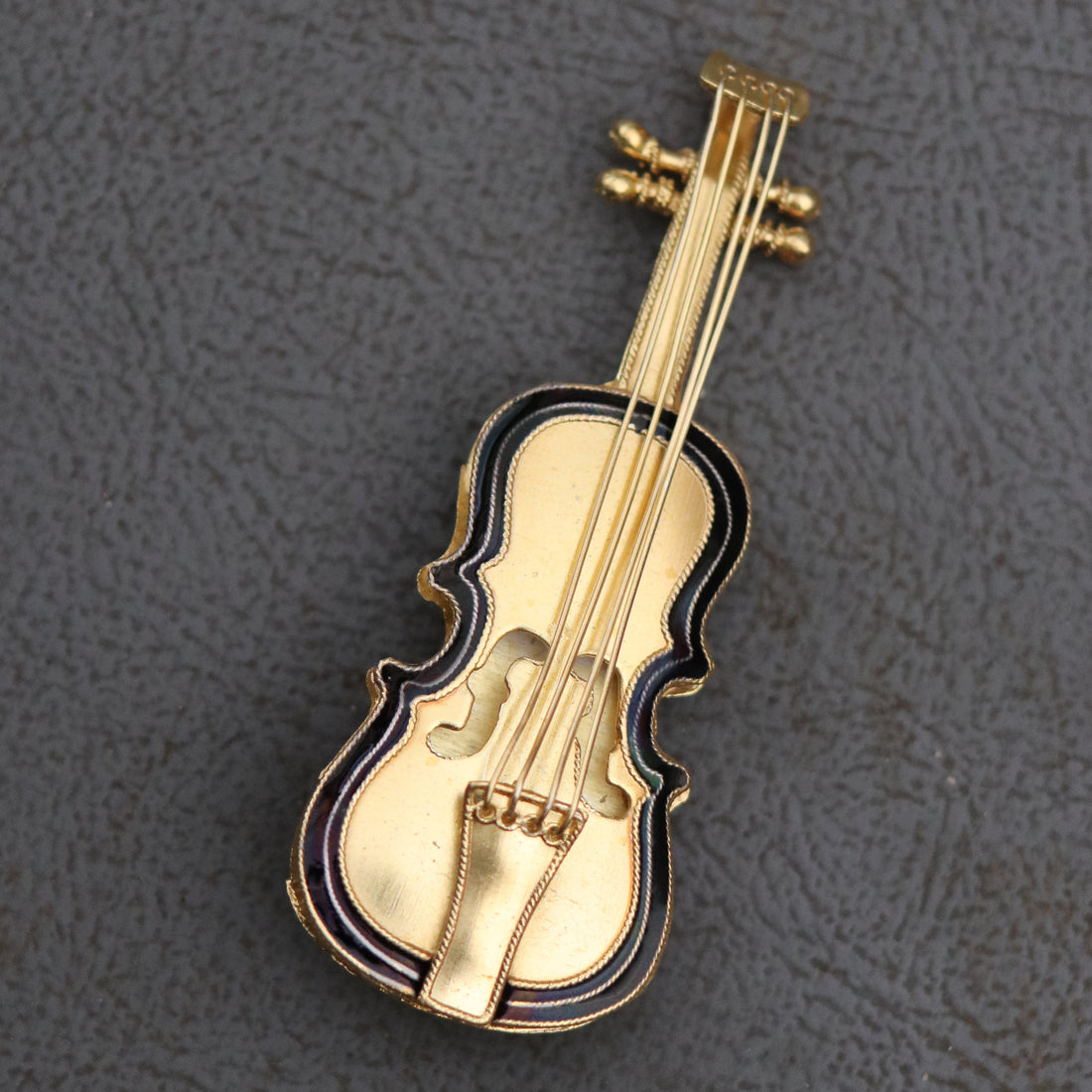 Stradivarius Violin Brooch : Museum of Jewelry